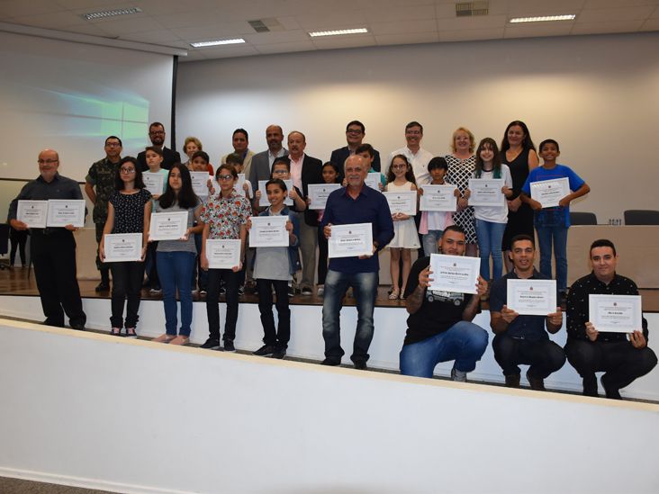 "Alunos Nota 10" são homenageados pela Câmara de Itu | Itu.com.br